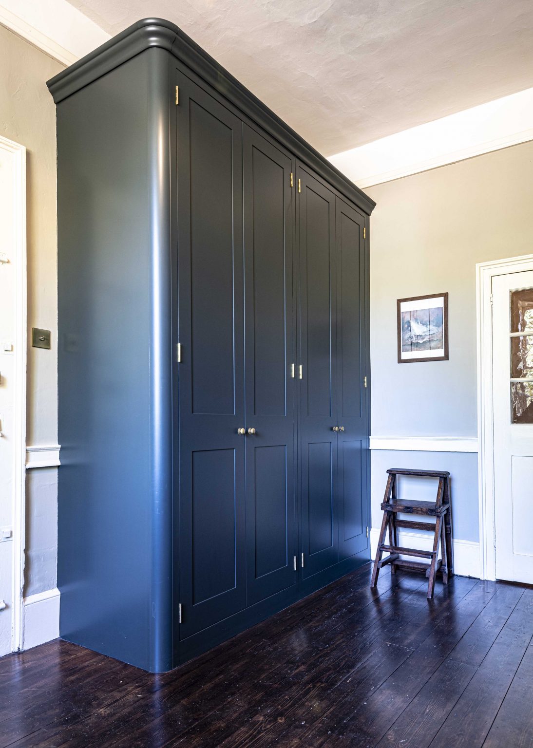 Chamber Furniture | Manufacturers of Stained Oak Kitchens