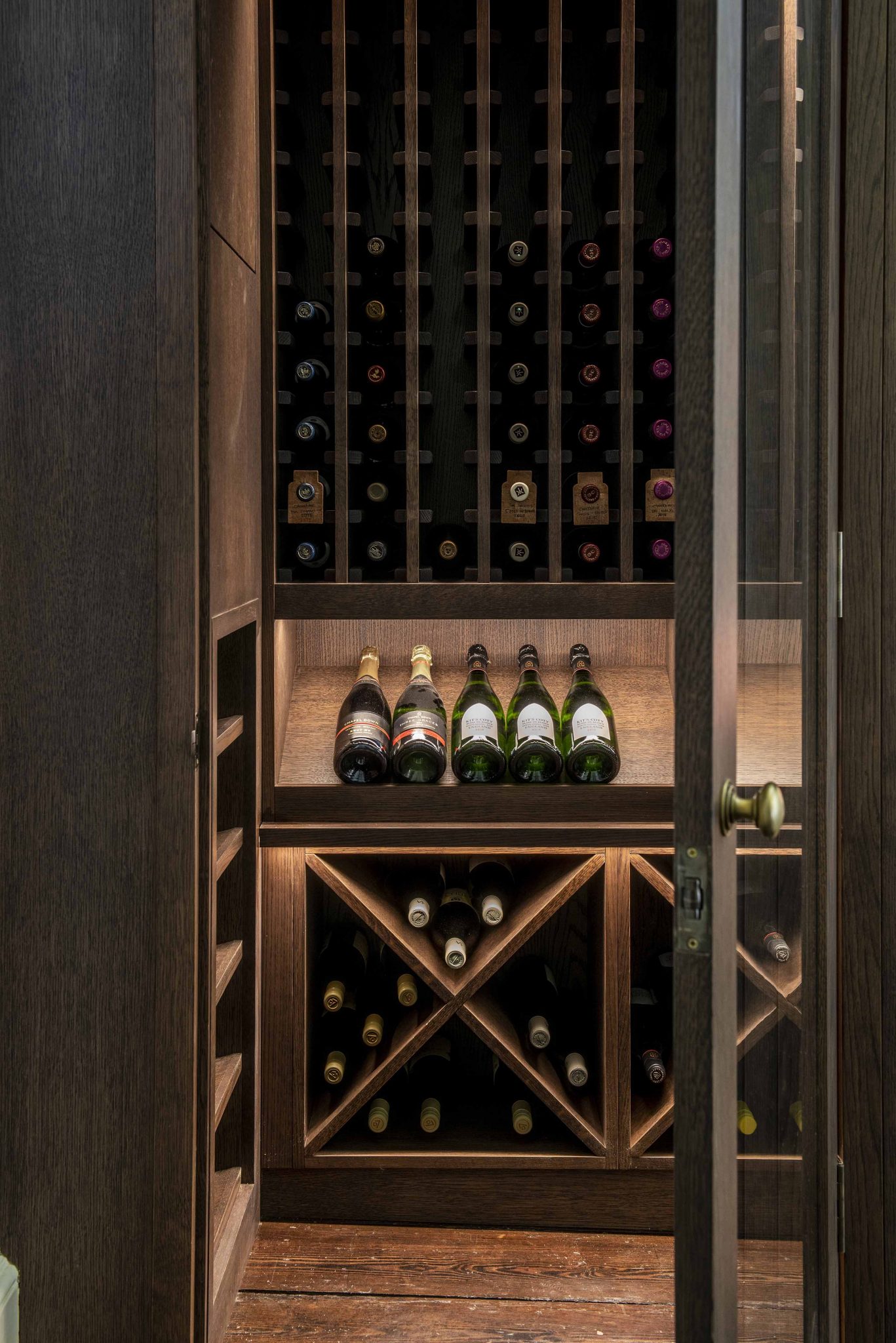 Chamber Furniture | Manufacturers of Stained Oak Kitchens