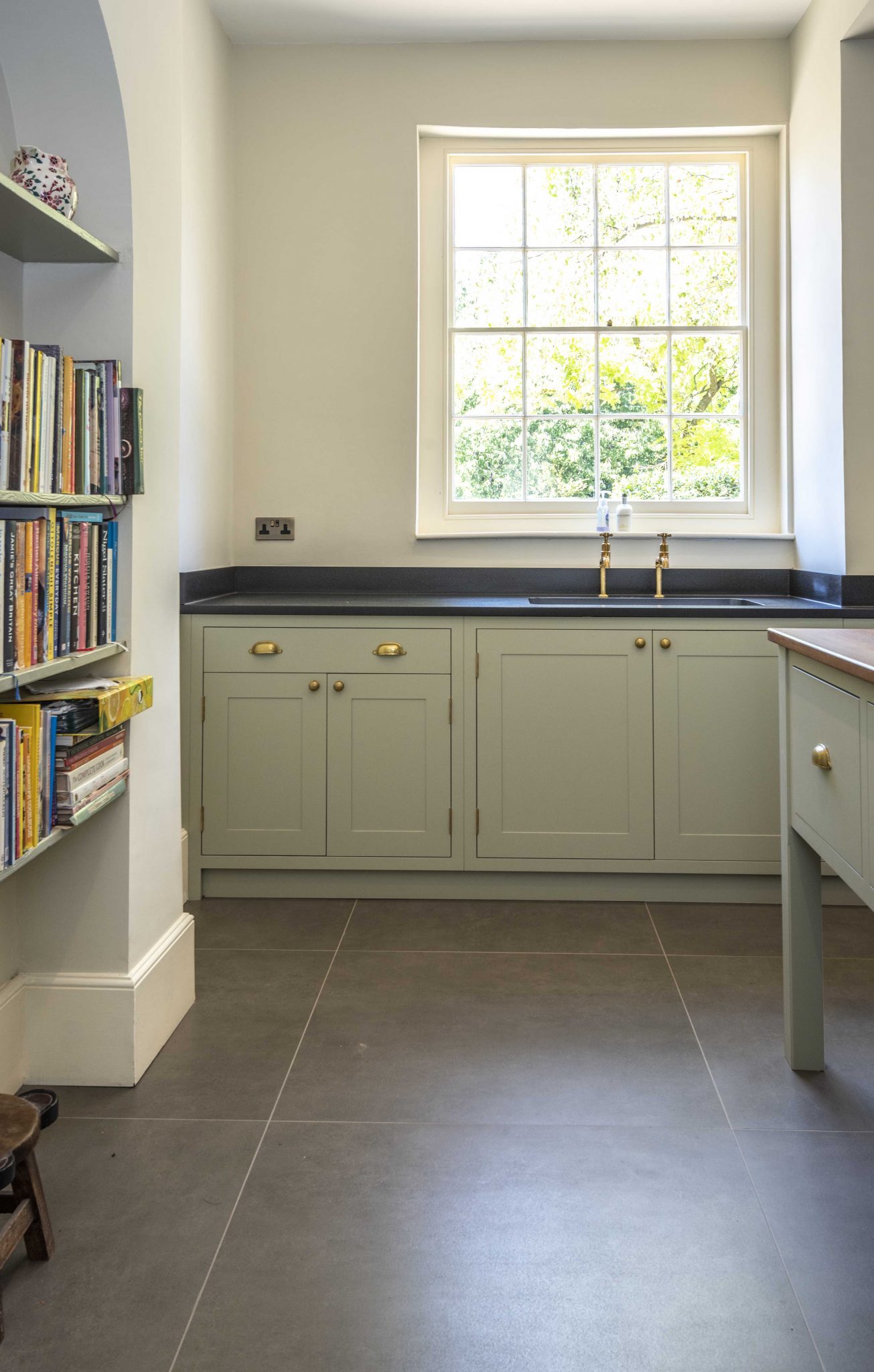 Chamber Furniture | Manufacturers of Stained Oak Kitchens