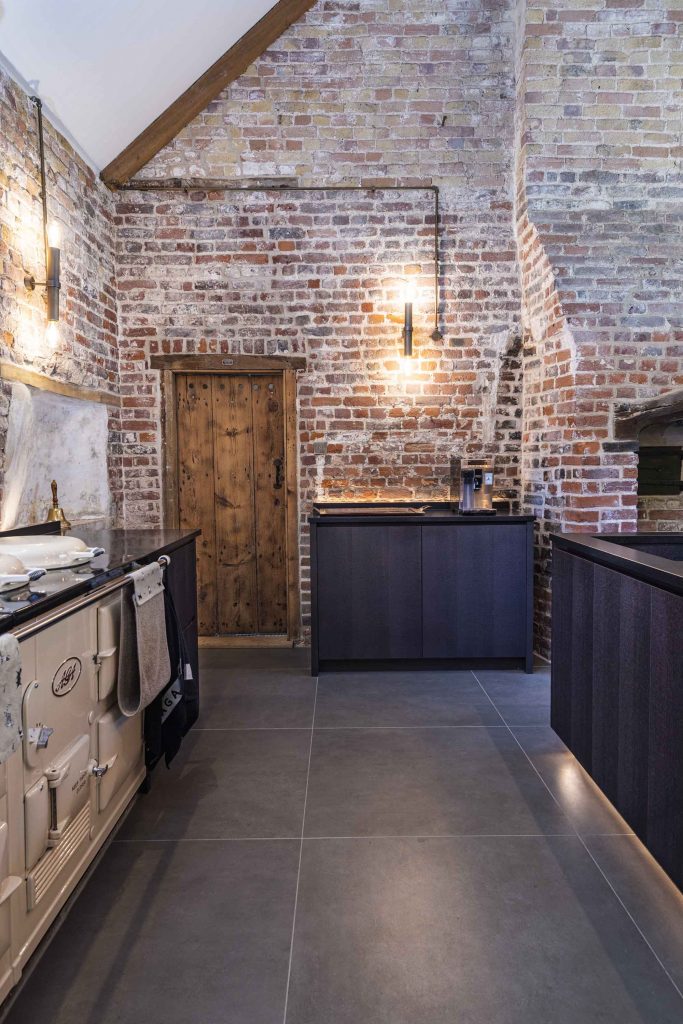 Chamber Furniture | Manufacturers of Stained Oak Kitchens