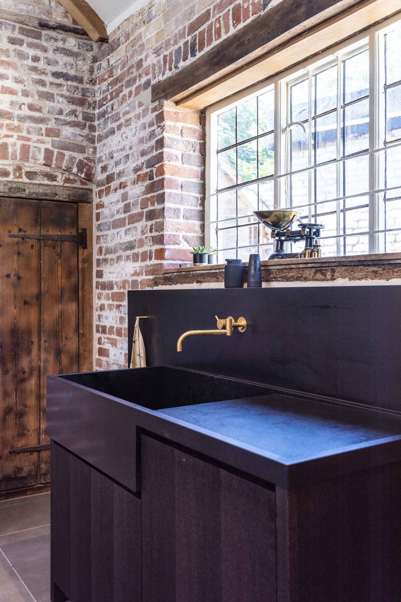 Chamber Furniture | Manufacturers of Stained Oak Kitchens